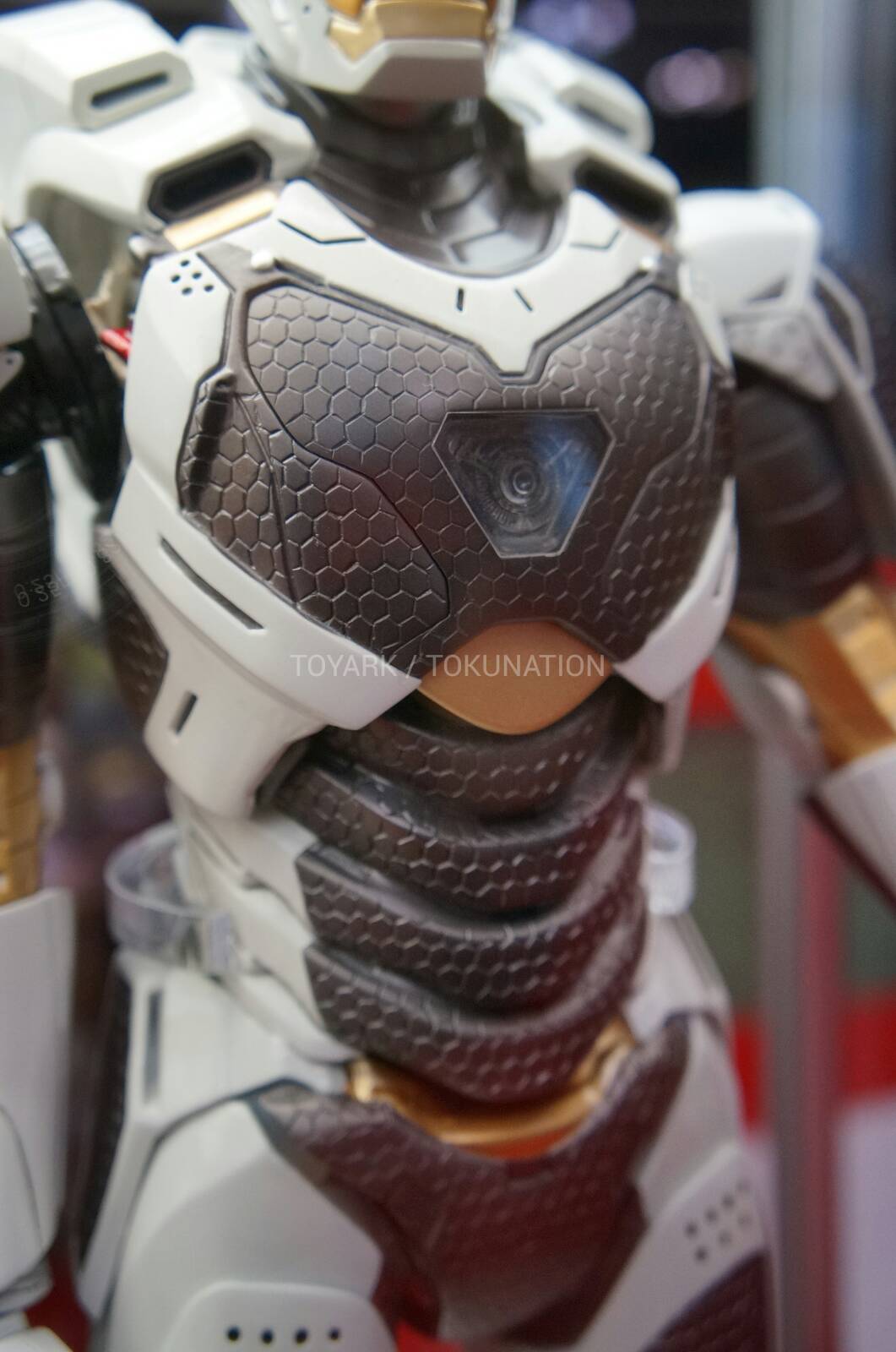 NYCC 2013 - Yes Anime's 1/4 and 1/12 Scale Super Alloy Iron Man Display ...